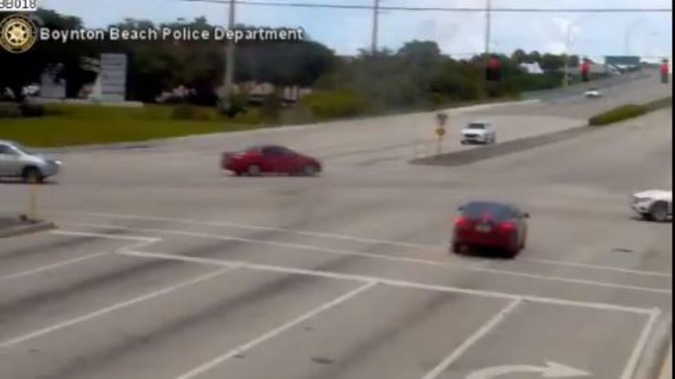 VIDEO: Car drives through red light, barely misses hitting two cars | WPEC