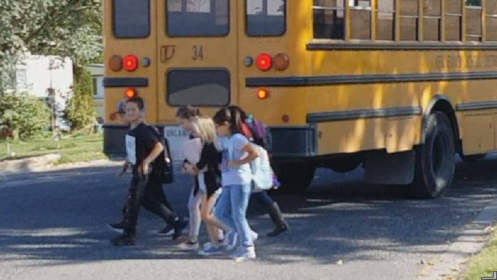 Parents film video showing kids crossing behind school bus | KEPR